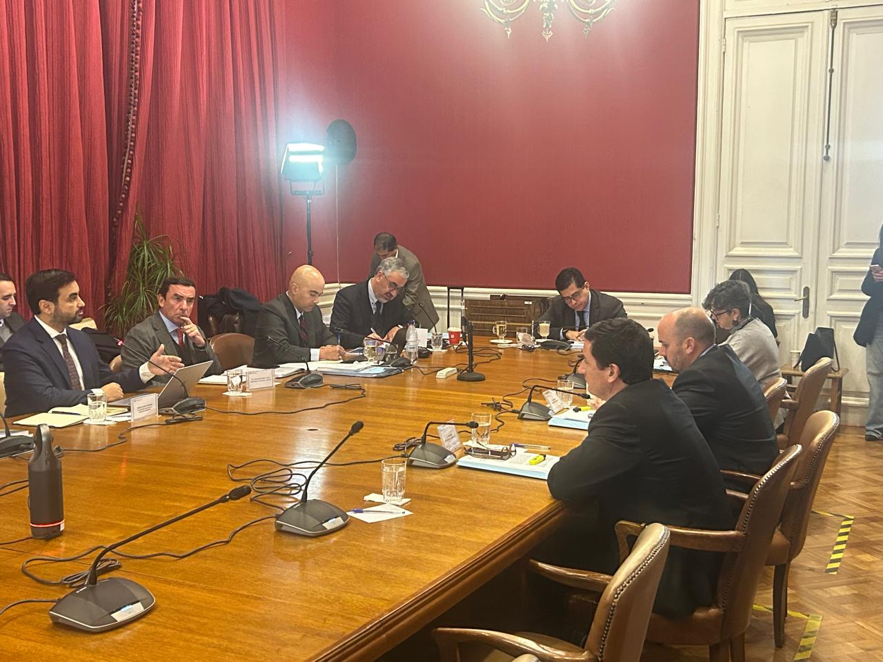 Profesor Jaime Gajardo participa en comisión del Senado sobre reforma ...
