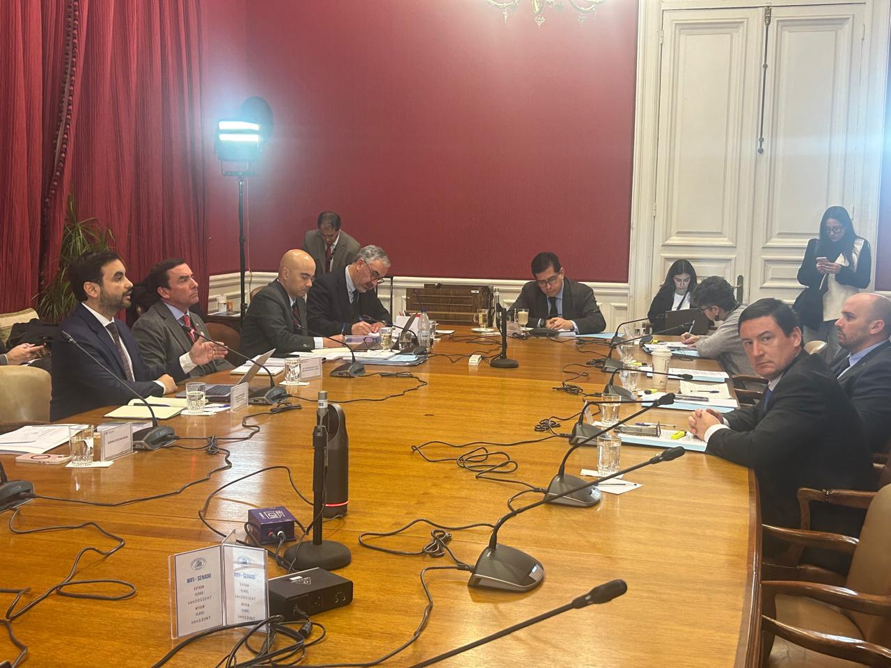 Profesor Jaime Gajardo participa en comisión del Senado sobre reforma ...